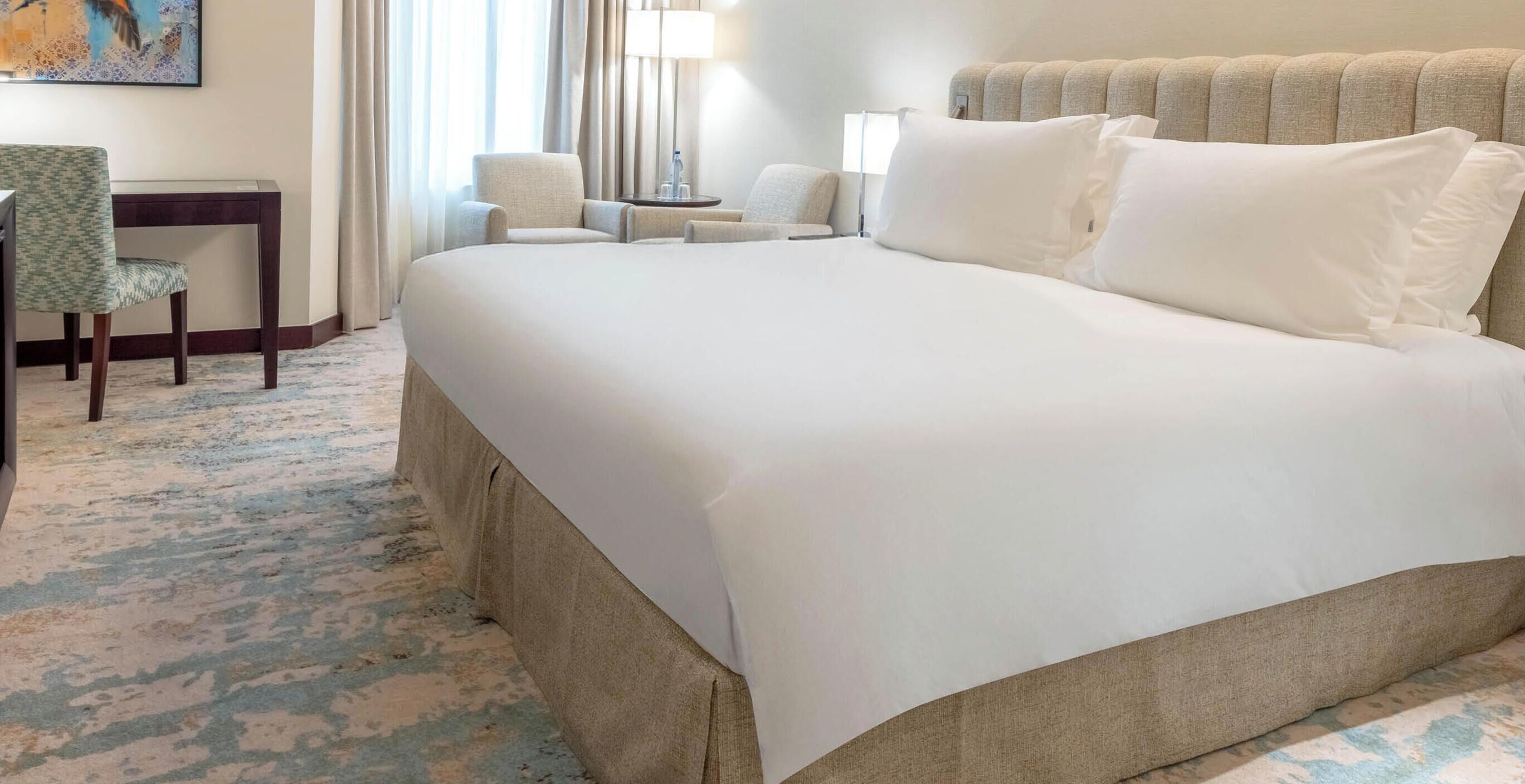 Quarto Standard, 1 cama queen-size (High Floor) | Roupa de alta qualidade, minibar, cofre com capacidade para portátil 