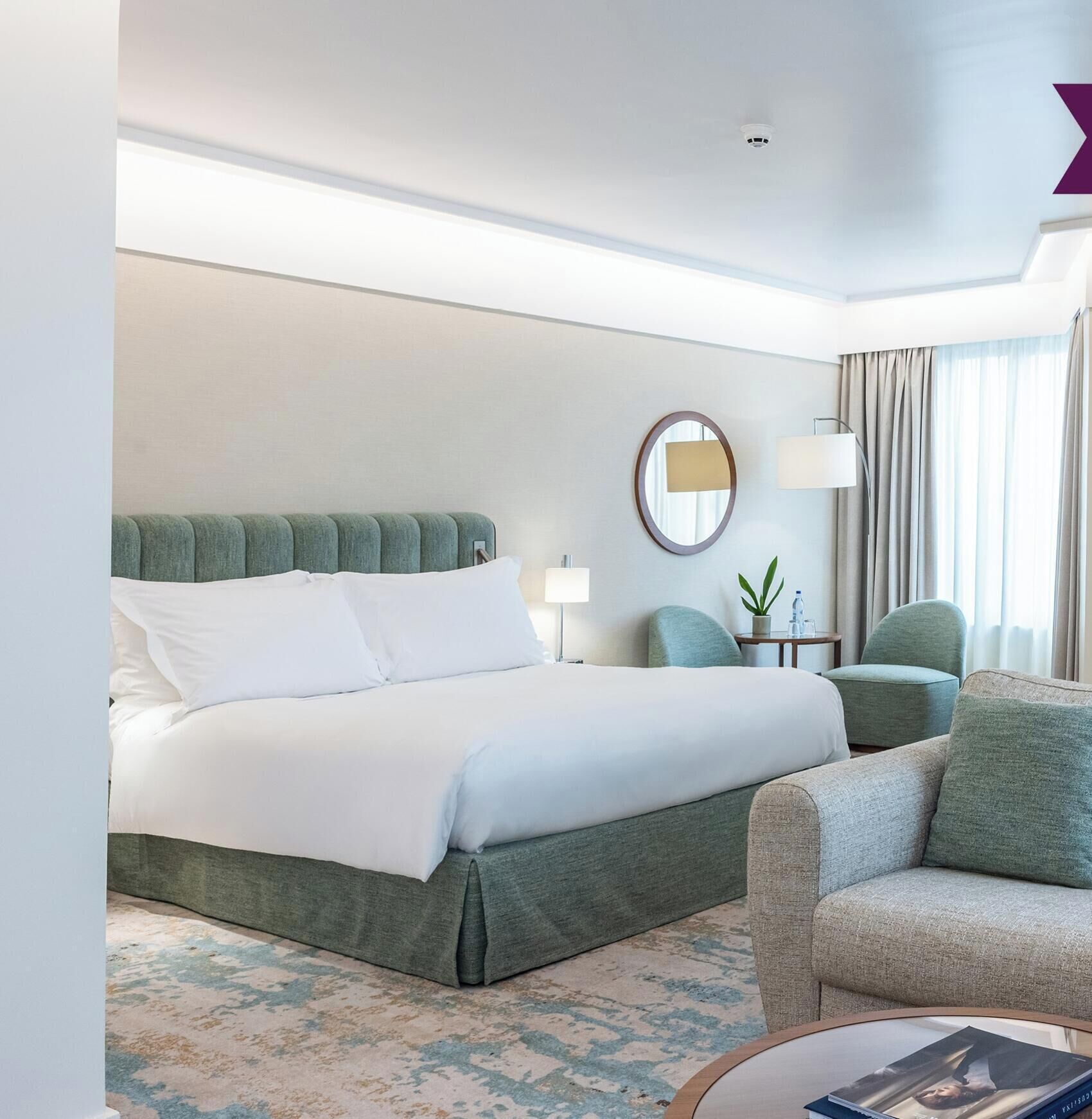 Roupa de alta qualidade, minibar, cofre com capacidade para portátil 