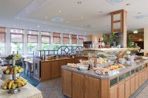 Pequeno-almoço tipo buffet diário (21 EUR por pessoa) 