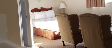 Suite, 1 cama queen-size, não fumadores | Secretária, ferro/tábua de engomar, Wi-fi grátis