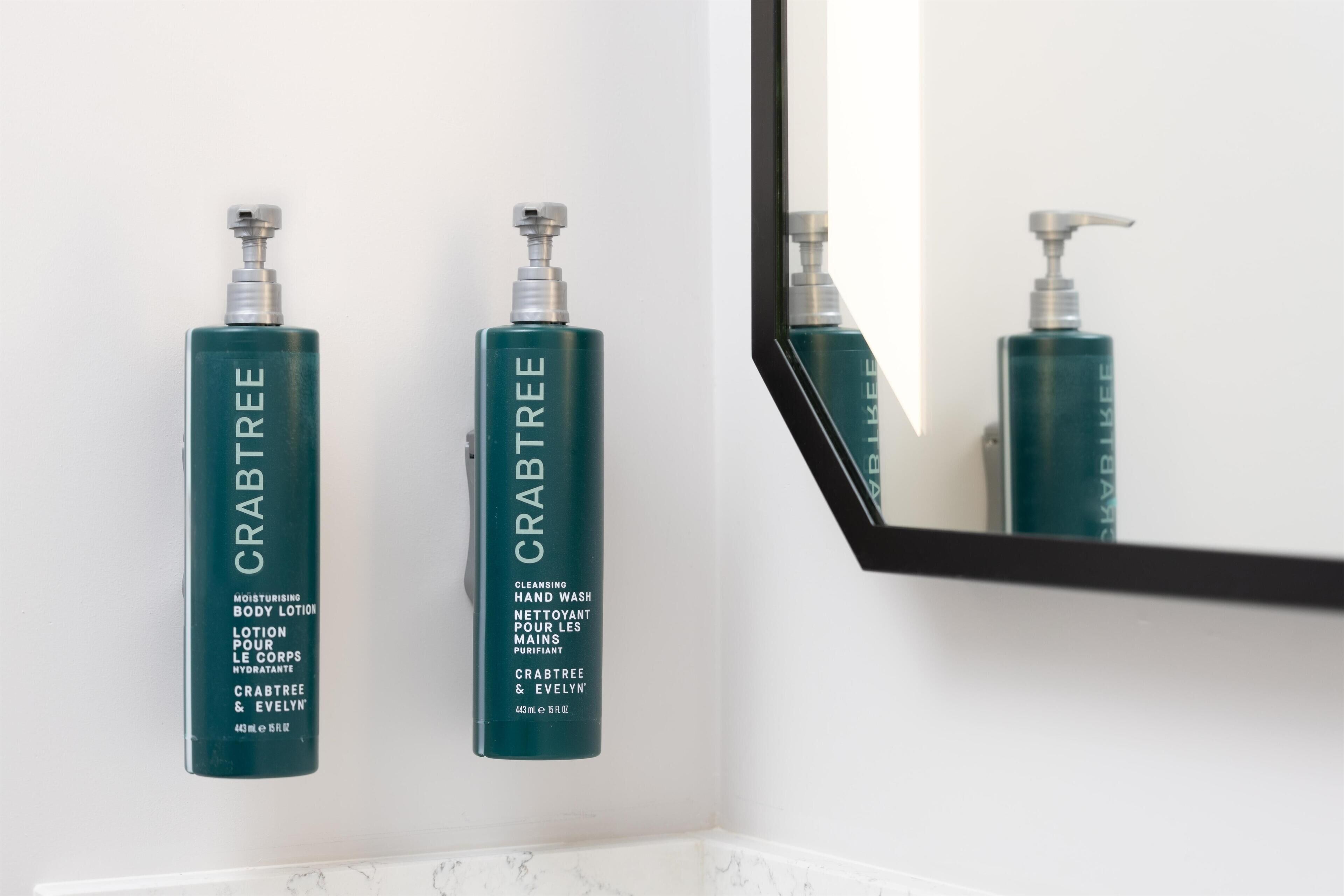 Chuveiro/banheira combinados, produtos de toalete grátis