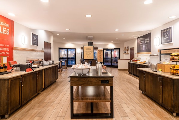 Café da manhã com buffet grátis todos os dias