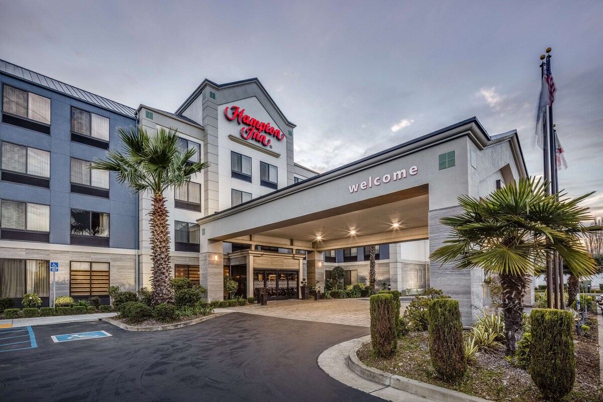 Hampton Inn San Francisco Airport Reviews, Deals & Photos 2023 - Expedia