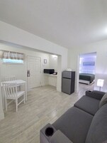 Quarto standard, 1 quarto | Área de estar | TV de tela plana