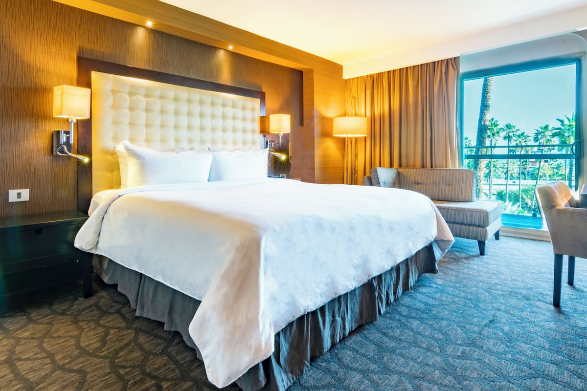 Quarto luxo, 1 cama King | 1 quarto, edredons de pluma, cofres nos quartos, escrivaninha