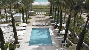 3 piscinas exteriores, guarda-sóis, espreguiçadeiras