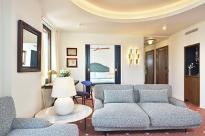 Suite Elite, 2 quartos, junto ao jardim (Garden Suite, 2 Bedrooms) | Roupa de alta qualidade, minibar, cofre no quarto 