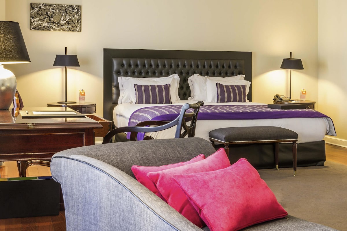 Suíte, 1 cama King (Imperial) | Roupas de cama antialérgicas, frigobar, cofres nos quartos, escrivaninha