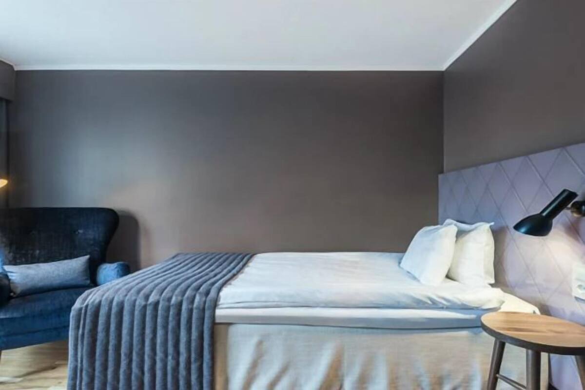 Cofre no quarto, secretária, Wi-fi grátis, roupa de cama fornecida