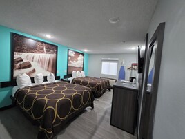 Secretária, ferro/tábua de engomar, berços/camas para crianças grátis 