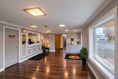 Super 8 by Wyndham Lewiston