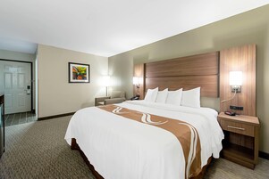 Quarto standard, 1 cama King, para não fumantes | Individualmente decorados, individualmente mobiliados, escrivaninha