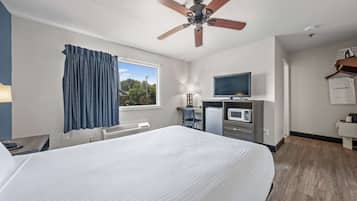 Quarto standard, 1 cama de casal, para não fumantes, geladeira e micro-ondas (Small Room) | Business center