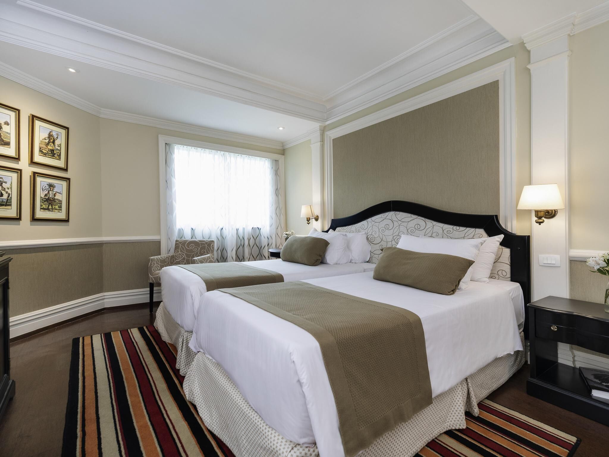 Quarto Deluxe, 2 camas individuais, varanda | Minibar, cofre com capacidade para portátil 