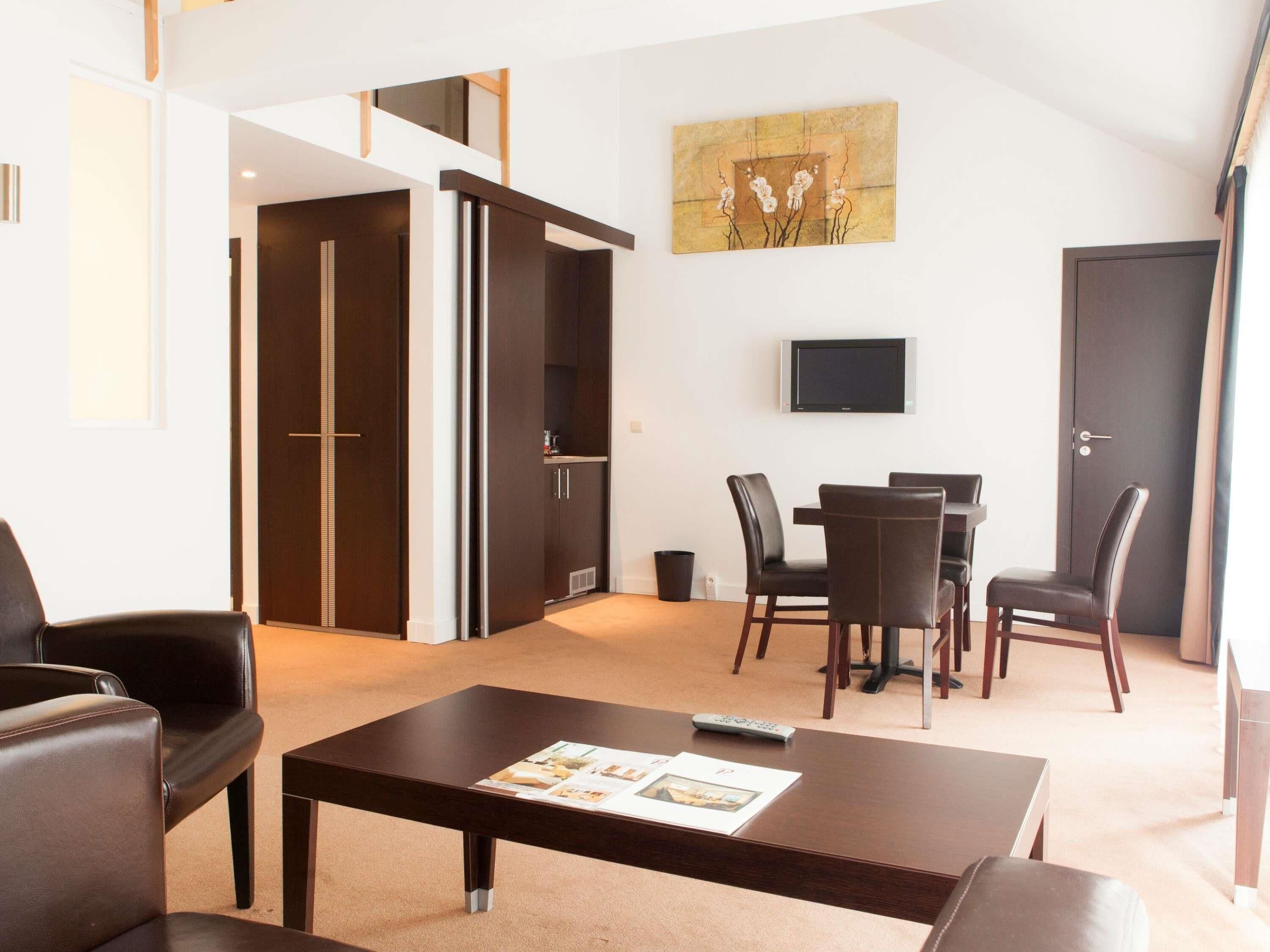 Quarto Privilege, Dúplex, 1 cama de casal | Secretária, secretária adequada para computadores portáteis 