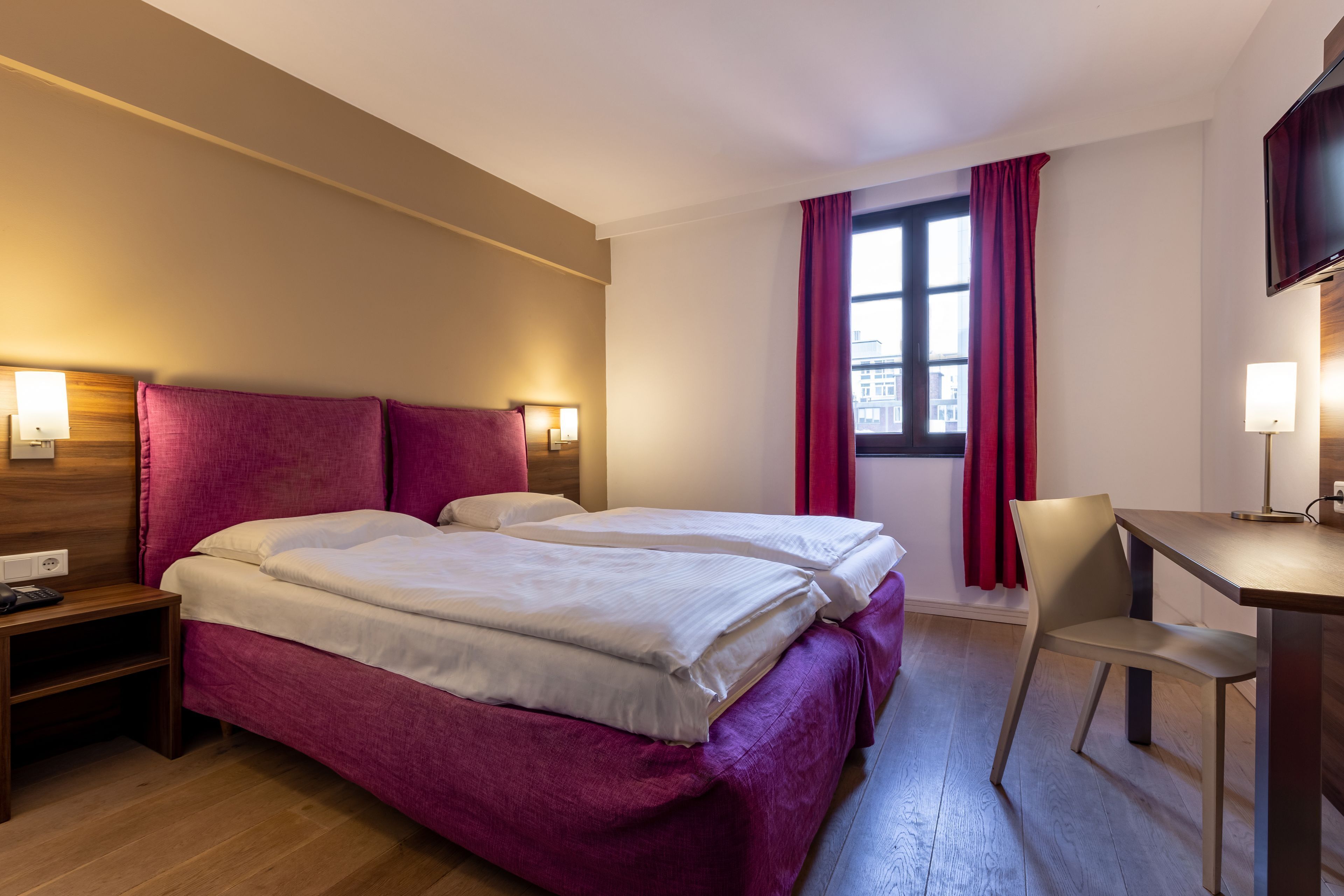 Roupa de alta qualidade, secretária, Wi-fi grátis 