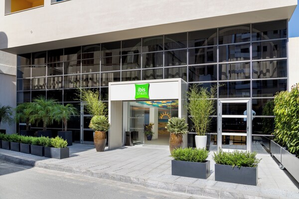 Ibis Styles Larnaca Finikoudes Beach - Larnaca
