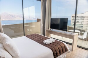 Roupas de cama premium, cofres nos quartos, escrivaninha