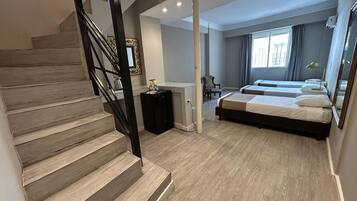 Quarto família | Roupas de cama premium, edredons de pluma, camas com colchões pillow-top