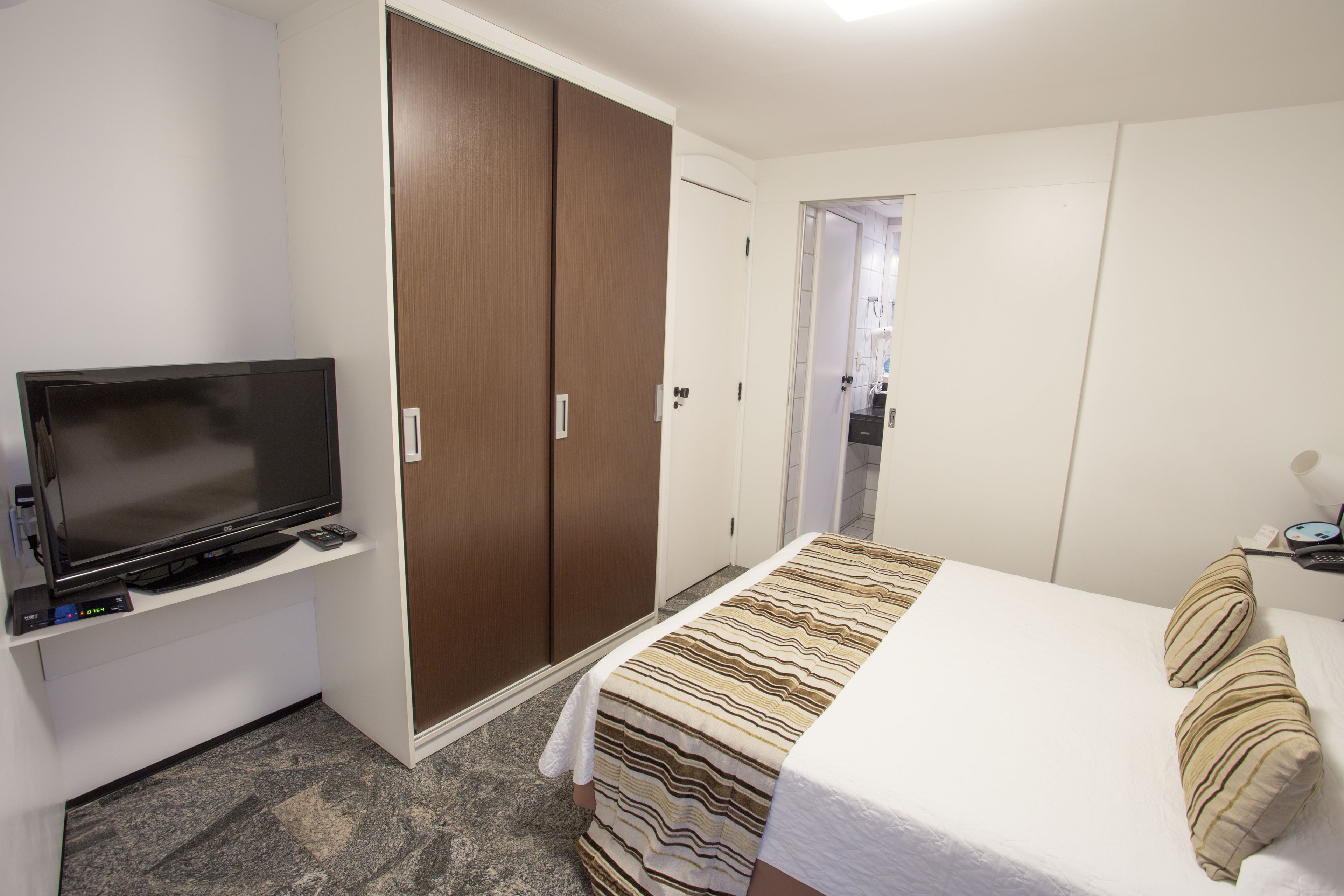 MASTER | Minibar, cortinas/cortinados opacos, Wi-fi grátis 
