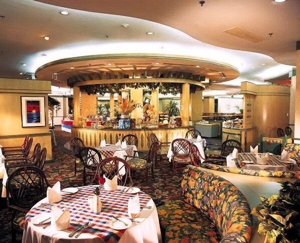 3 restaurantes, pequenos-almoços servidos 