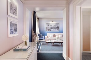 Suite Júnior, 1 cama de casal, Vista para a cidade | Roupa de alta qualidade, minibar, cofre no quarto, secretária 