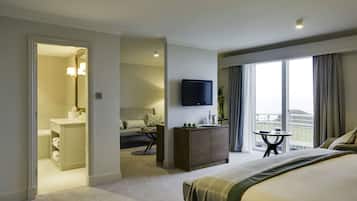 Suíte júnior, vista para o mar | 1 quarto, roupas de cama premium, edredons de pluma