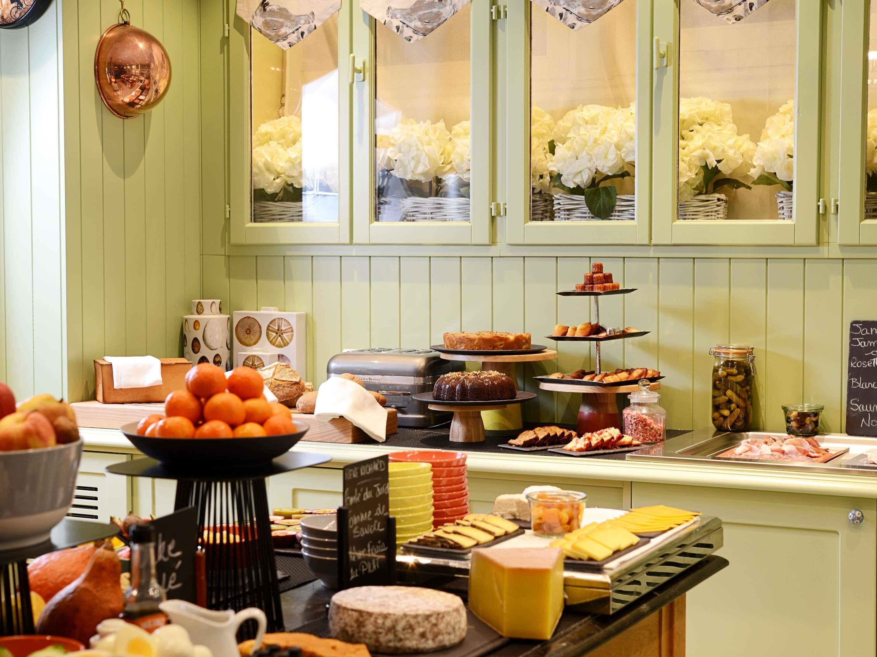 Pequeno-almoço tipo buffet diário (27 EUR por pessoa) 