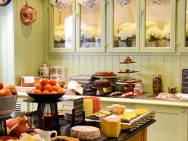 Café da manhã com buffet todos os dias mediante uma taxa