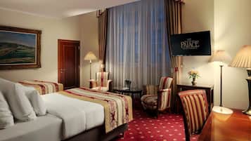 Art Nouveau Twin Suite | Roupa hipoalergénica, cofre no quarto, secretária