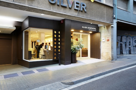 Entrada do alojamento. Aparthotel Silver