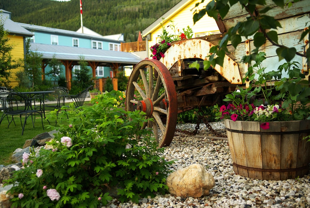 Holland America Dawson City Inn - Dawson City
