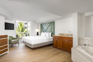 Condo, 2 quartos | Cofres nos quartos, ferros/tábuas de passar roupa, Wi-Fi de cortesia