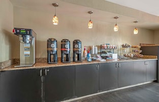 Café da manhã para viagem grátis todos os dias