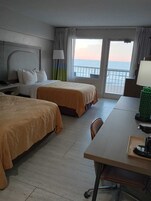 Quarto, 2 camas de casal, para não fumantes (Upgrade) | Escrivaninha, espaço de trabalho para notebook