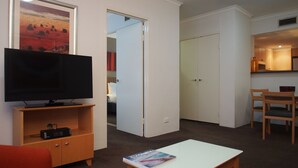 1 quarto, cofre no quarto, secretária, cortinas/cortinados opacos 