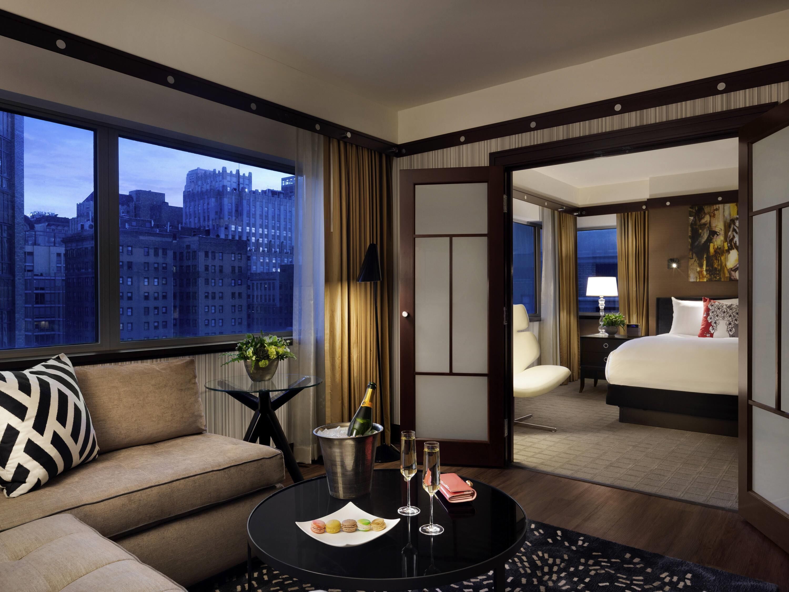 Suite de Luxo, 1 quarto, adaptado para pessoas com dificuldades de mobilidade | Roupa de alta qualidade, minibar, cofre no quarto, secretária 