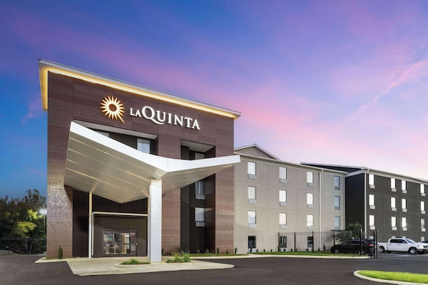 La Quinta Inn & Suites By Wyndham Memphis I-240 - Memphis, TN