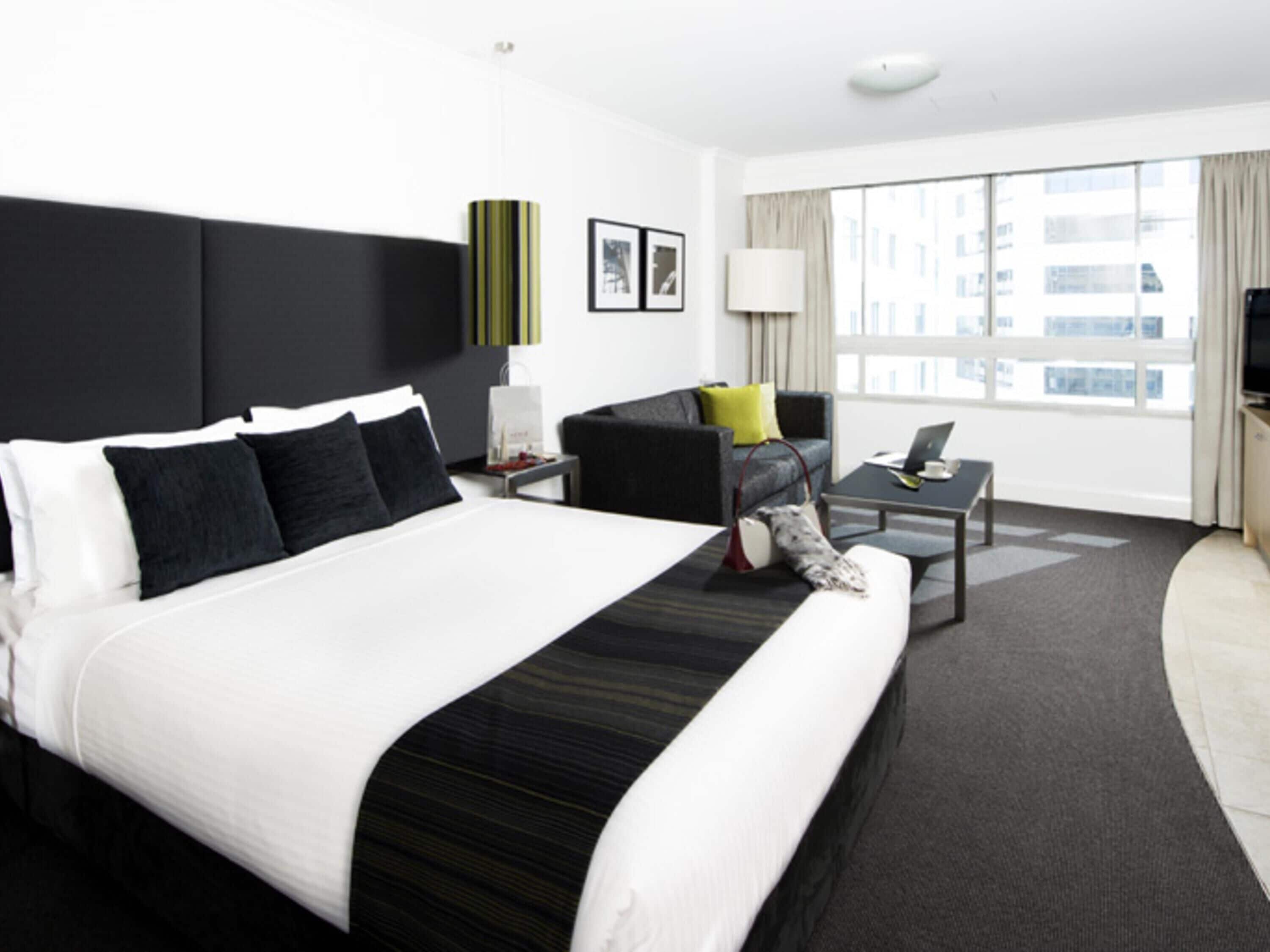 Cofre no quarto, secretária, quartos insonorizados 