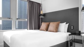 Apartamento, 1 quarto | Cofres nos quartos, escrivaninha, quartos à prova de som