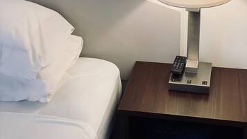 Cofre no quarto, secretária, Wi-fi grátis, roupa de cama fornecida