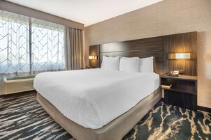 Suite, 1 cama king-size, não fumadores, banheira de hidromassagem grande | Com decoração personalizada, com mobília individualizada, secretária