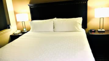 Quarto standard, 2 camas Queen | Cofres nos quartos, escrivaninha, cortinas blackout