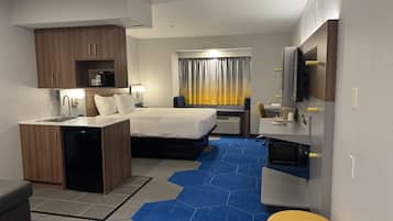 Suite, 1 cama queen-size, não fumadores | 1 quarto, roupa de alta qualidade, edredões de penas, secretária