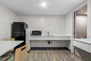 Secretária, secretária adequada para computadores portáteis 