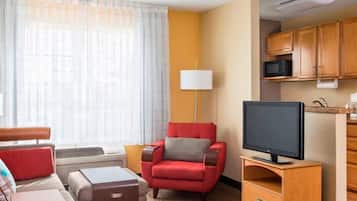 Suite, 2 quartos (Hearing Accessible) | Roupa de alta qualidade, edredões de penas, secretária