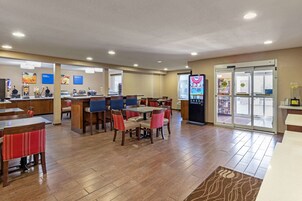 Café da manhã com buffet grátis todos os dias