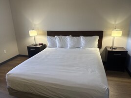 Roupas de cama premium, escrivaninha, ferros/tábuas de passar roupa