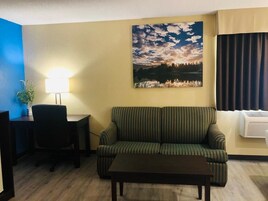 Suite, 1 cama king-size, não fumadores | Secretária, secretária adequada para computadores portáteis 