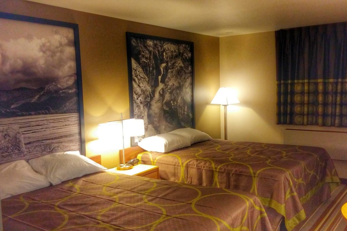 Berços grátis, Wi-Fi de cortesia, roupa de cama, despertadores